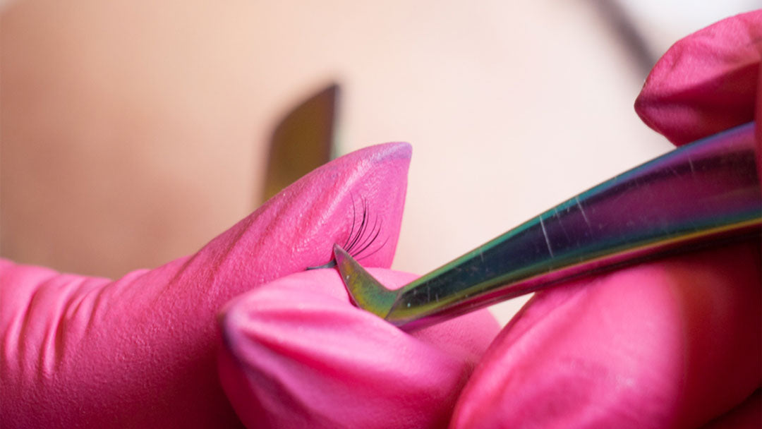 How to Pinch with Gloves on – Lashin Out Shop